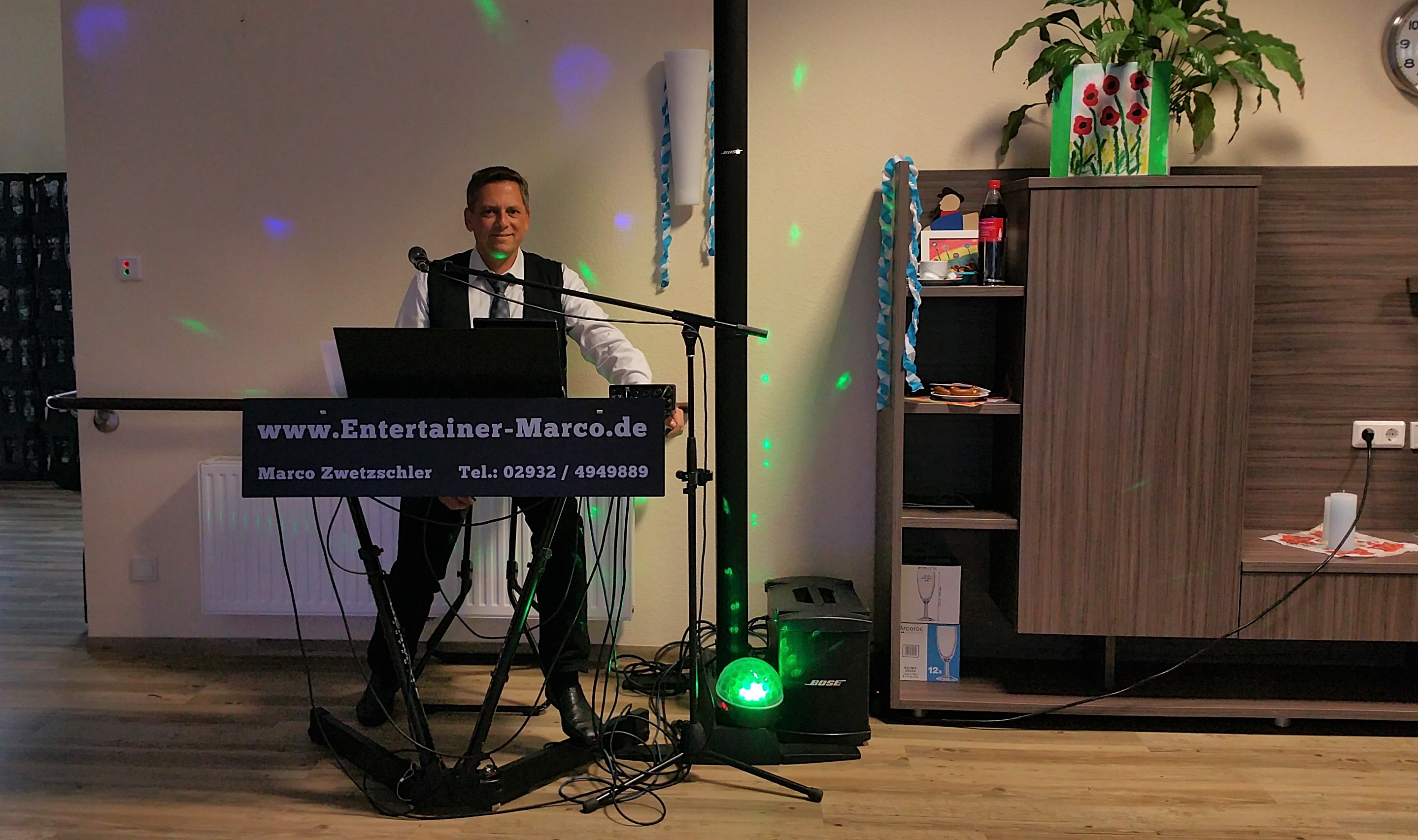 Tanzcafé für die ältere generation - Entertainer Marco